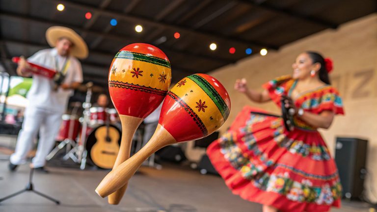 Peran Marakas Dalam Musik Salsa: Ritme Dan Energi Yang Membentuk ...